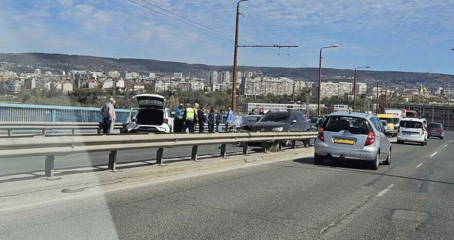 Petel bg новини Голяма тапа на Аспаруховия мост във Варна заради