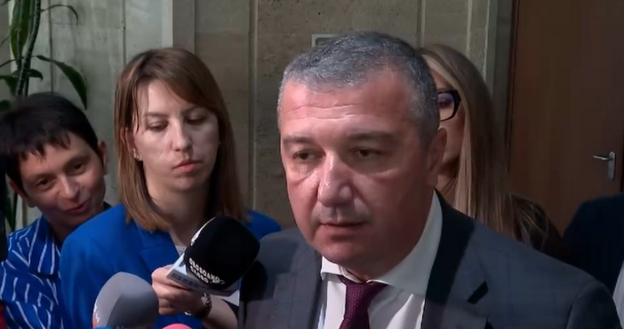 Petel.bg - новини - Социалист: Имаме новина след вота на недоверие