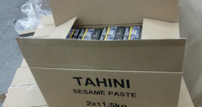 Petel.bg - новини - Откриха близо 340 000 къса цигари в кашони за сусамов тахан