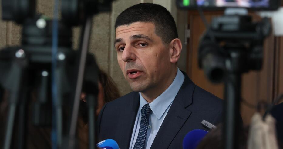 Petel.bg - новини - ДБ: Няма да направим кефа на Борисов и Пеевски