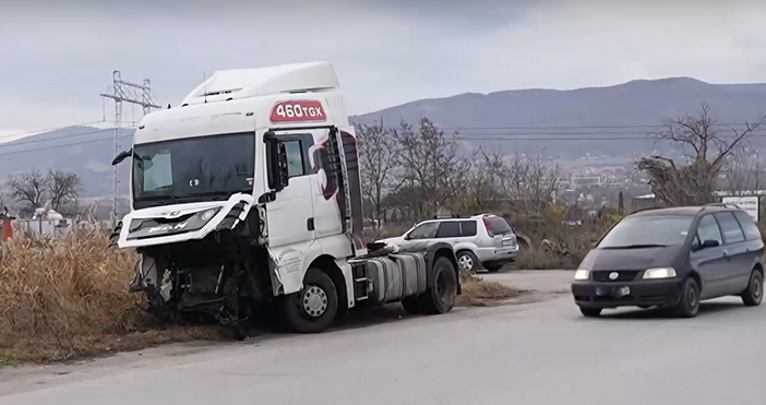 Petel.bg - новини - Повдигнаха обвинение на шофьора, причинил катастрофата с трима загинали край ...