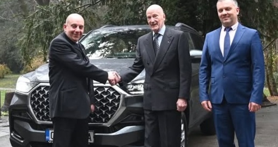 Petel.bg - новини - Цар Симеон II се сдоби с нова кола