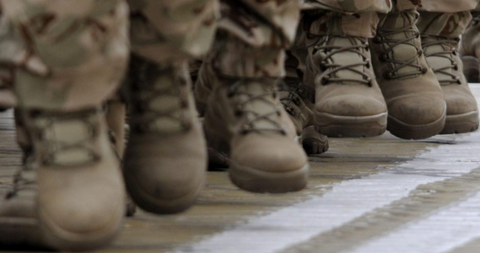 Petel.bg - новини - Връщат ли казармата?