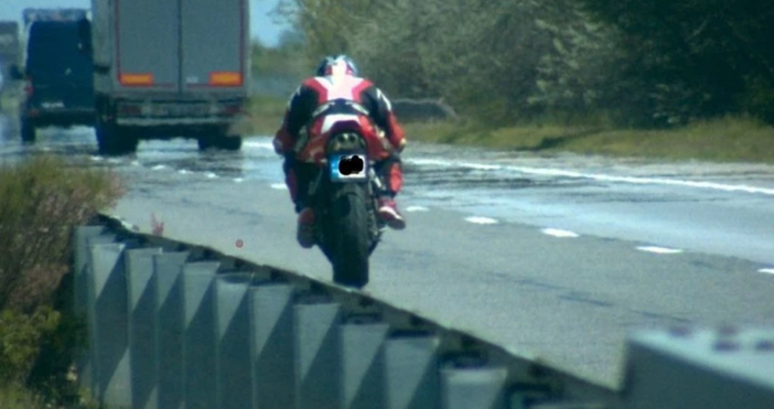 Petel.bg - новини - Отмениха електронен фиш от 800 лева на моторист, карал със 120 по път с ...